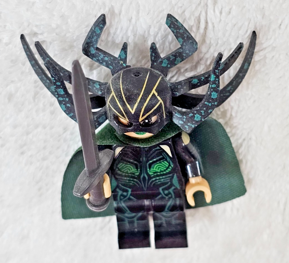 LEGO Marvel Super Heroes Hela Minifigure Thor Ragnarok 76084 w/ Cape ...