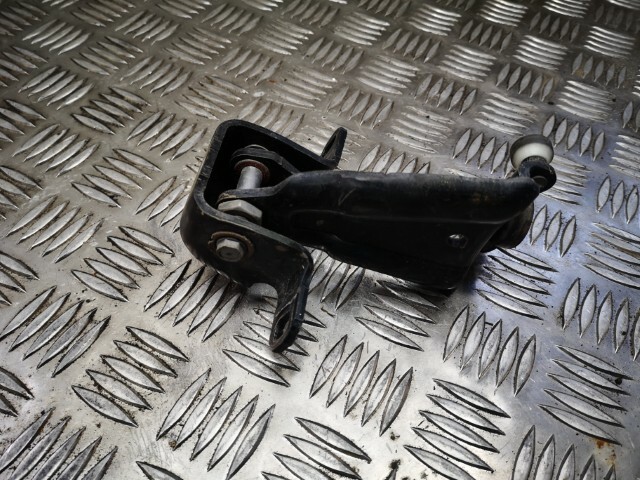 Mercedes Vito W447 Sliding Door Roller Hinge Middle Left A4477600247 | eBay