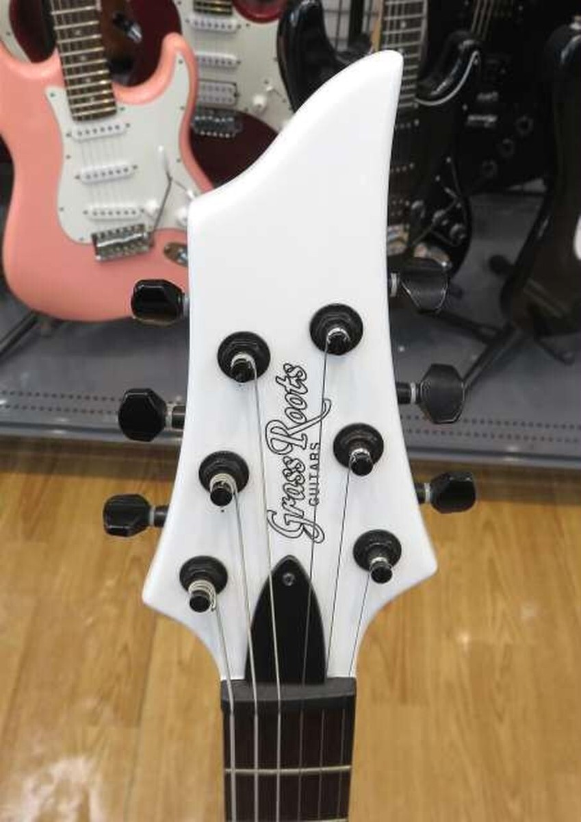 Grass Roots G-FR-56G Forest White Electric Guitar w/ Gig Bag Grass Roots G-FR-56G Forest White Electric Guitar w/ Gig Bag