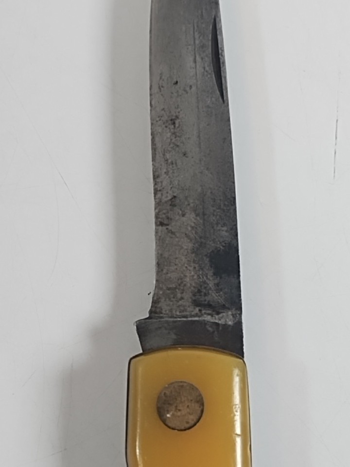 Vintage German Eye Yellow Handle D.R.G.M 1423923 Lockback Sodbuster ...