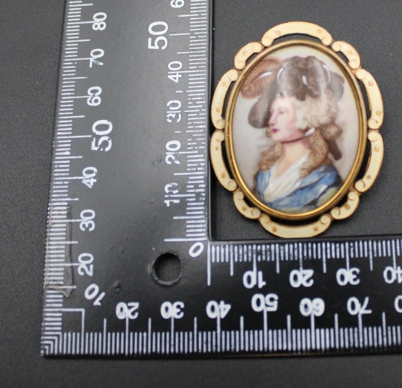 THOMAS MOTT Yellow Gold Tone Vintage 48mm Portrait Brooch Pendant, 16 ...