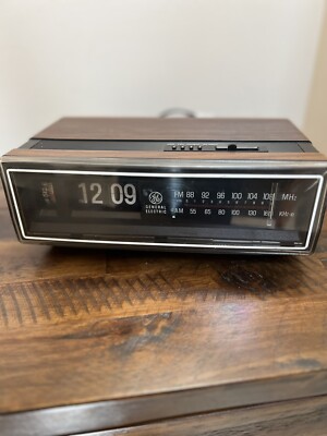 Vintage 1984 General Electric Flip Clock Radio Alarm Clock 7-4305F ...