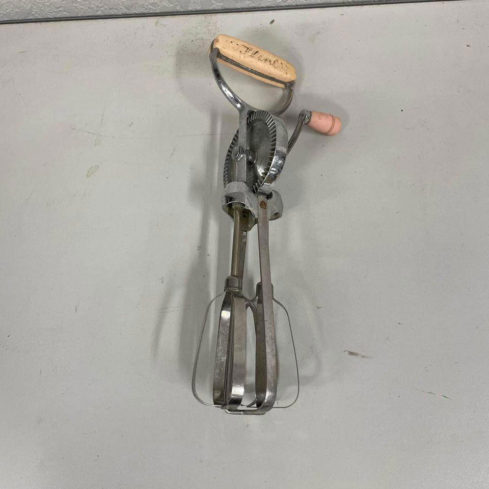 VINTAGE FLINT EKCO BEST STAINLESS STEEL HAND MIXER EGG BEATER PINK ...