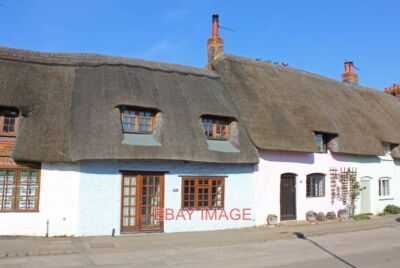 PHOTO SHRIVENHAM HIGH STREET THATCHED COTTAGES ON THE HIGH STREET IN ...
