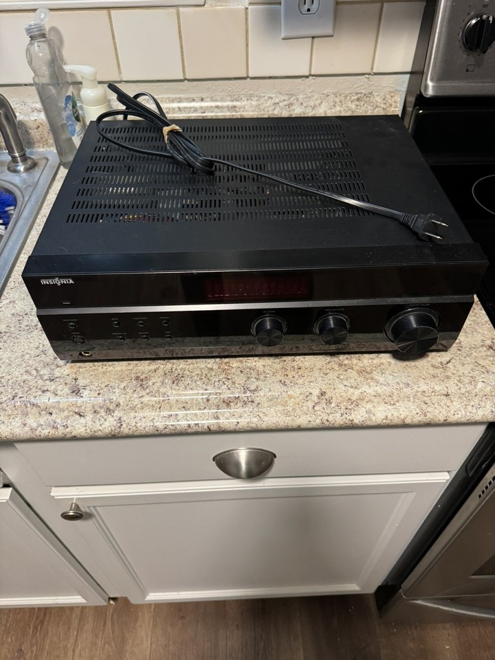 Insignia NS-R2001 2 Channel Stereo 200 Watts Receiver AM/FM Phono ...