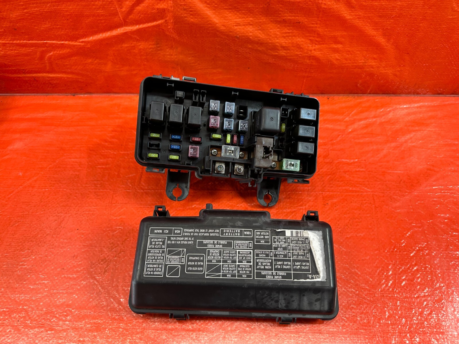 02-05 HONDA S2000 - EXTERIOR ENGINE BAY UNDER HOOD - FUSE BOX PANEL ...