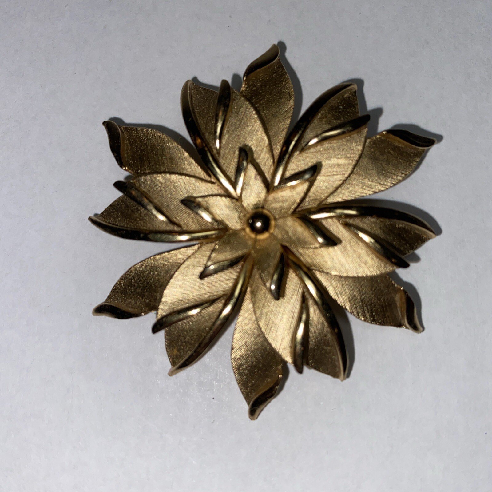 VINTAGE CROWN TRIFARI POINTSETTA FLOWER FLORENTINE GO… - Gem