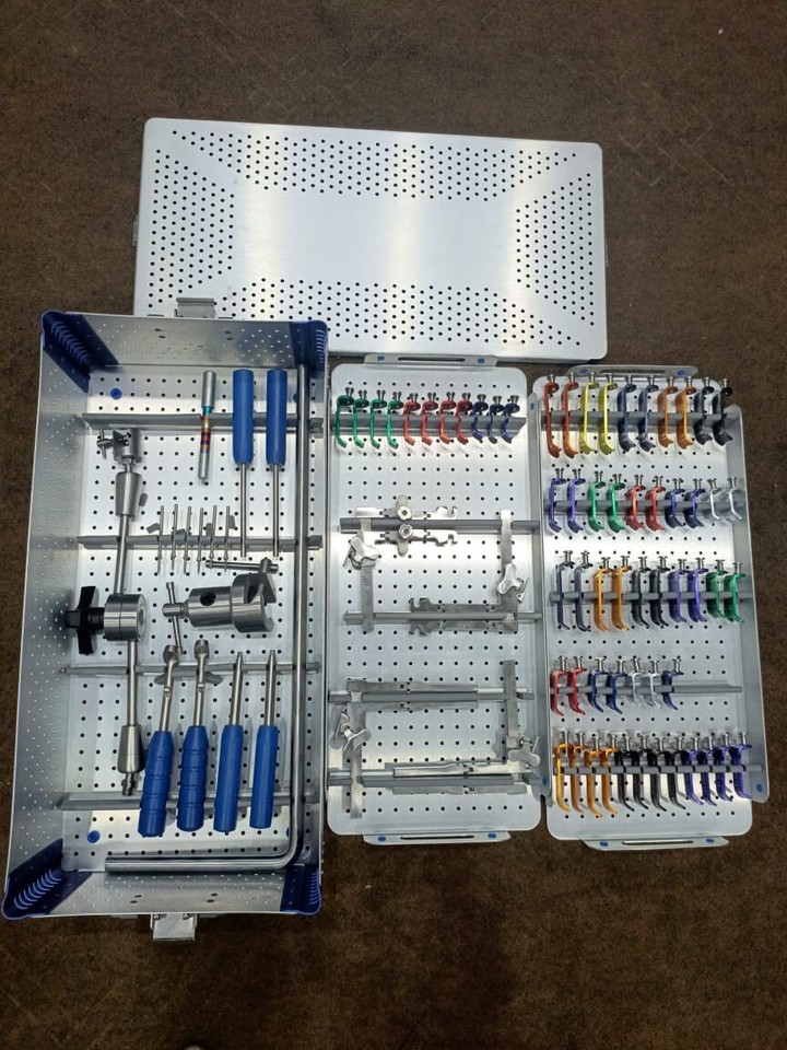 Orthopedic Tedan Phantom CS-1600 Cervical Retractor complete set offer ...