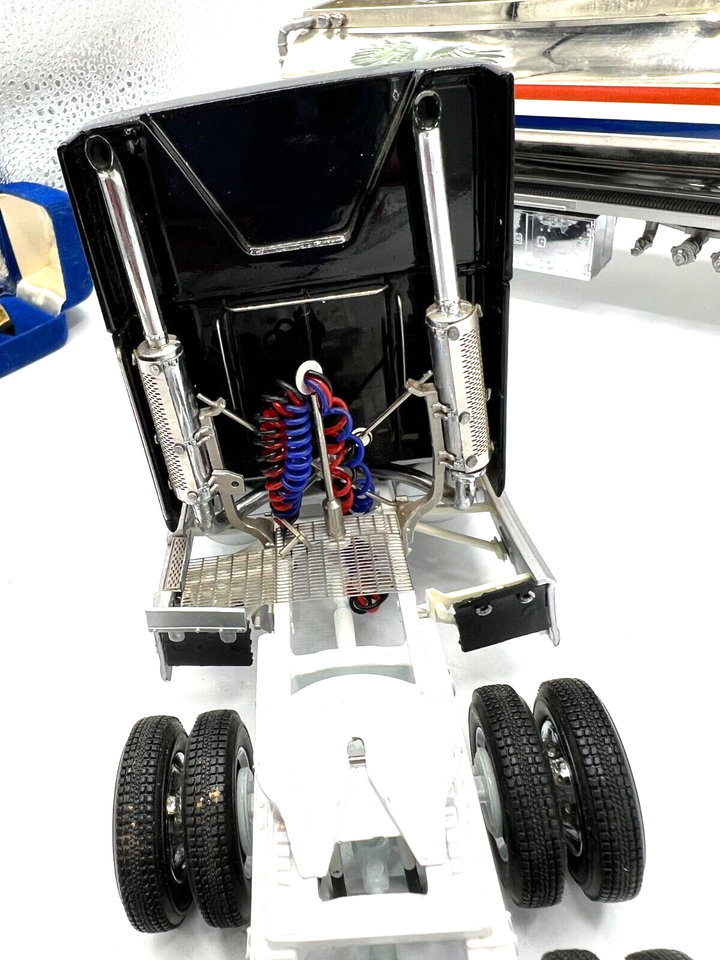 Mack Truck 1/32 scale Franklin Mint American Eagle Chrome Tanker Die ...