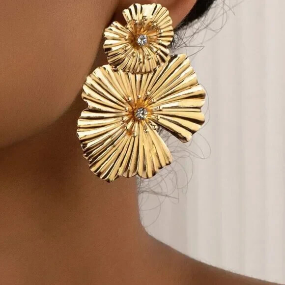 Gold Metal Floral Flower Drop Hanging Earrings | eBay