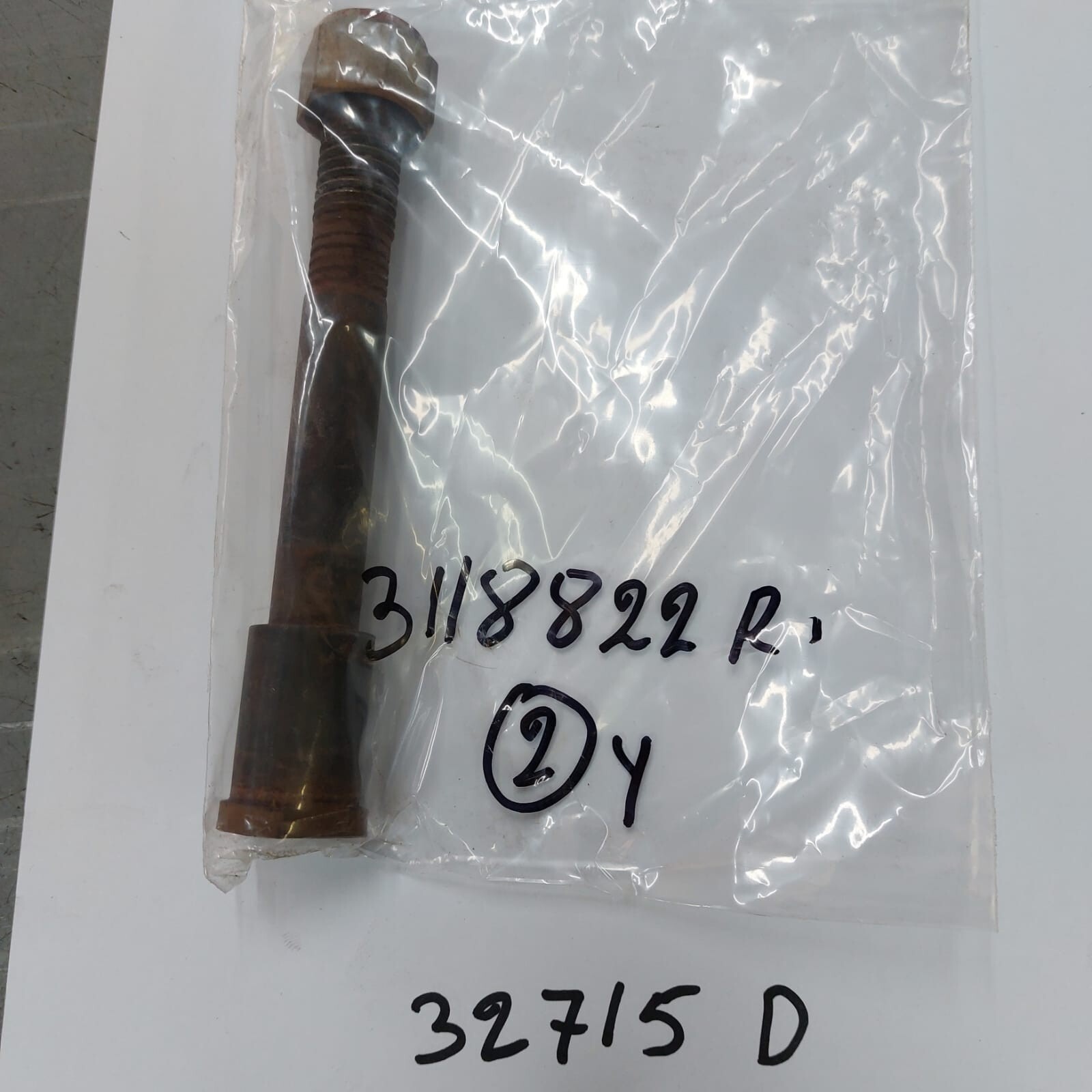 USED TRACTOR PARTS 3118822R1 BOLT Case IH 584, 885, 268, 684, 784, 585 ...