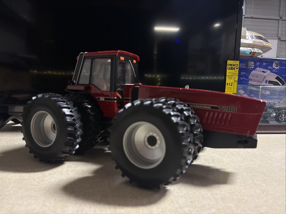 Custom Ertl International 7288 IH 2+2 w/ Duals 1:16 Diecast Farm ...