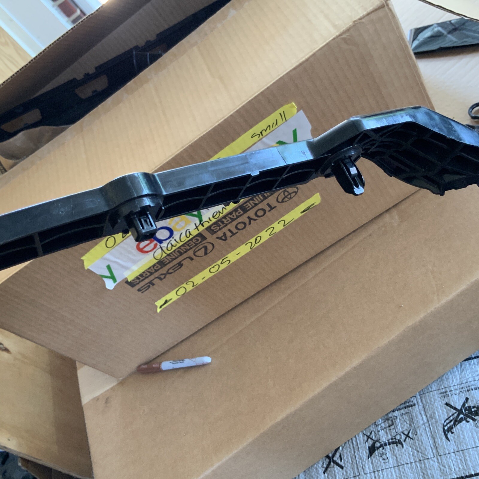 2014-2019 TOYOTA COROLLA REAR BUMPER LEFT RETAINER BRACKET SUPPORT ...