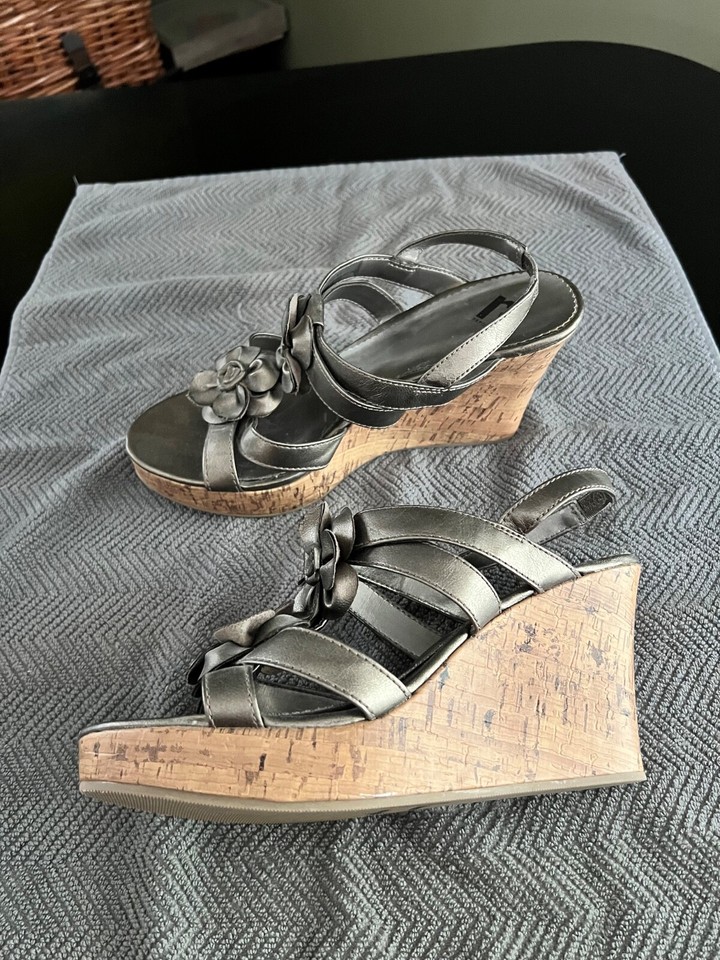 Report Open Toe Woman's Wedge Sandal Size 9 • Unworn | eBay