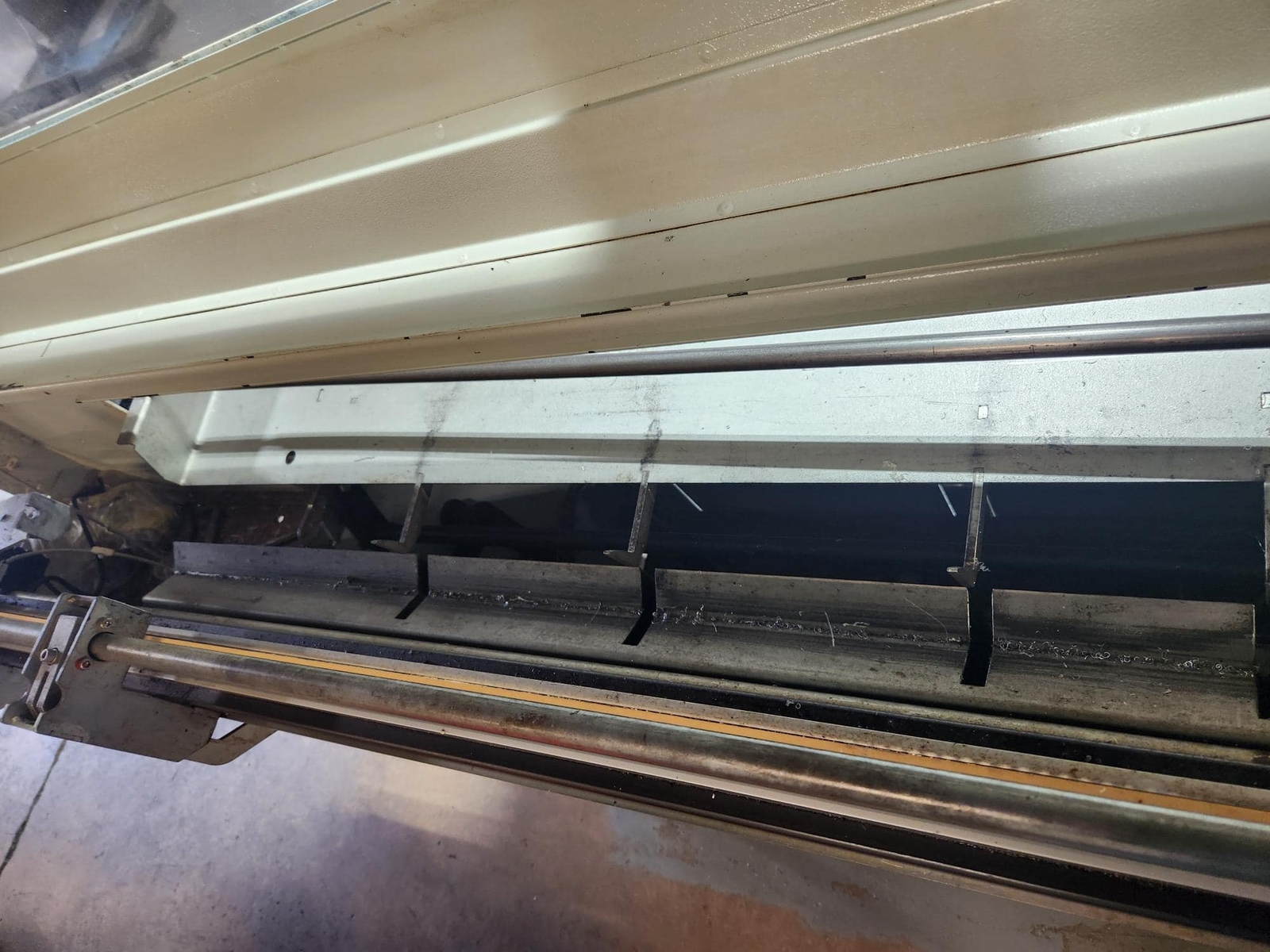 Doosan Puma 240B CNC Lathe, 2005 - Bar Feeder, Tailstock, Parts Catcher ...