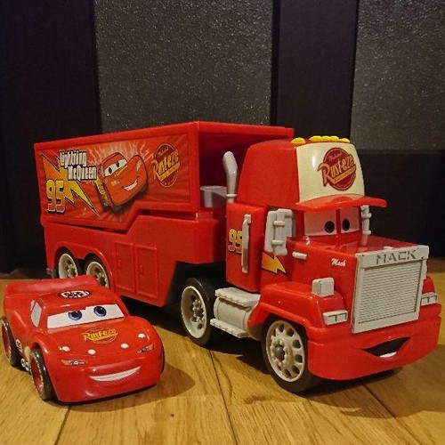 Mattel Cars Mac & McQueen Playset - Engine Sound, Rolling Tires, Launch ...