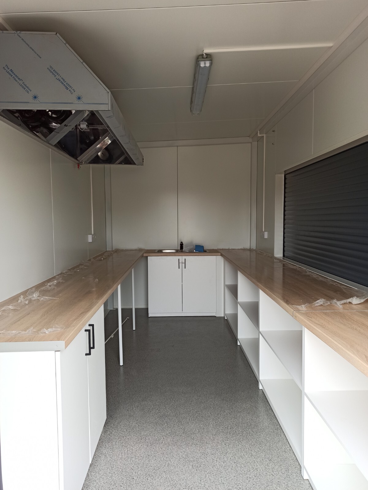 Portable Catering Cabin 20ft x 8ft | White School Kiosk with Roller ...
