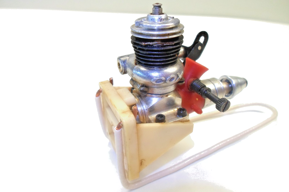 COX TD .049/.051 Glow Engine with working COX Throttle and Motor Mount ...