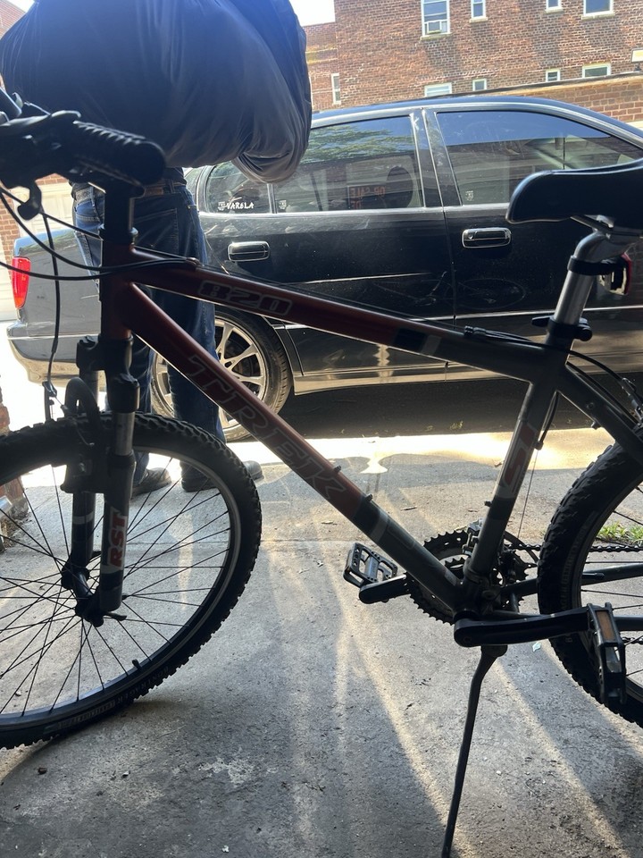 trek mountain bike 820 RST Orange Not Lower Then 200 OBO Come Today It ...
