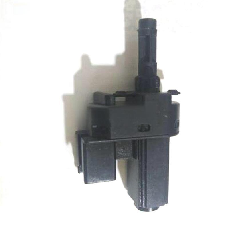 Suitable for Ford clutch switch brake light switch 1343269 LR000369 ...