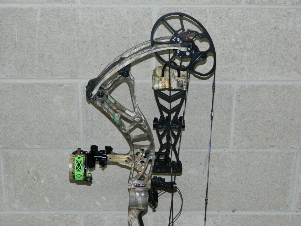 NEW Loaded BOWTECH Solution Bow Package- 50 to 60 lb- 25 to 30"- Realtree Camo | eBay
