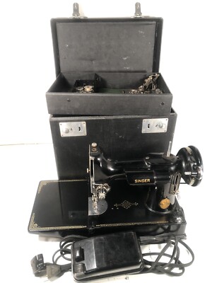 Vintage 1948 Singer Featherweight 221-1 Sewing Machine Ser AH Case Keys ...
