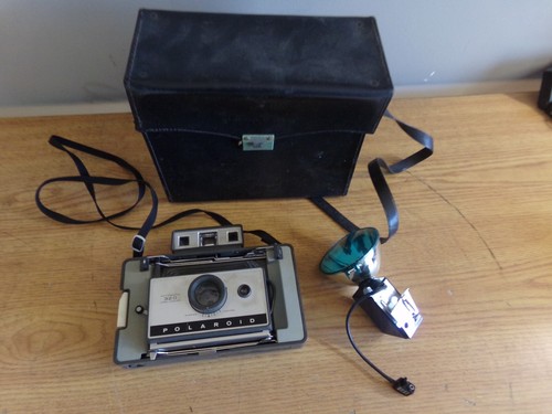 POLAROID 320 LAND CAMERA WITH FLASH AND CASE | eBay