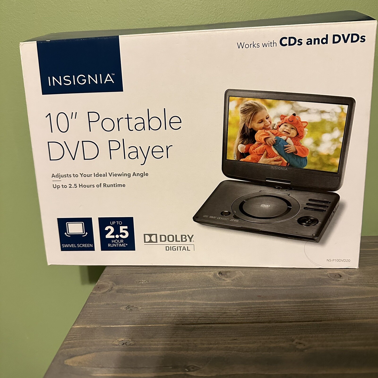 Insignia 10" Portable DVD Player with Swivel Screen - Black NS-P10DVD20 ...