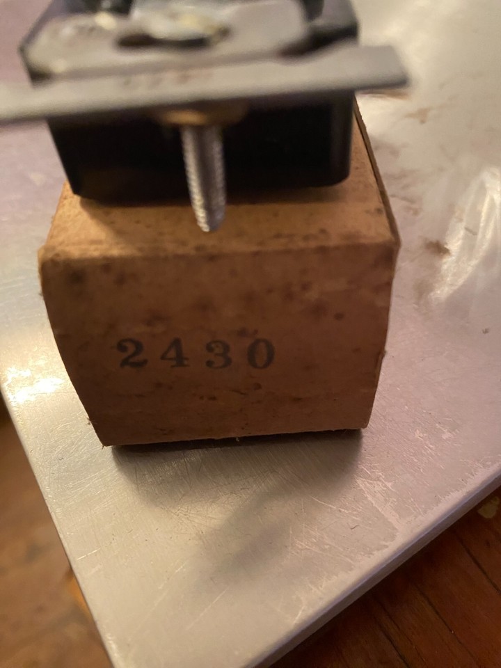 RODALE 2430 Grounding OutletTwist-Lock Receptacle 3 Pole 4 Wire 20A ...