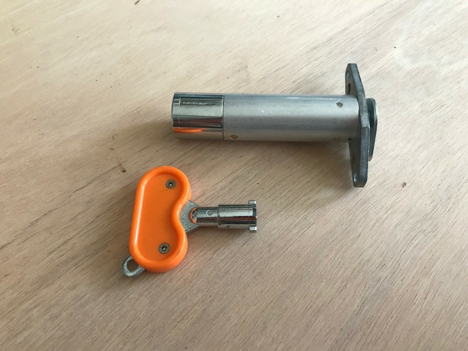 OEM PACHISLO Slot Machine Door Lock / Key 2.75" P Hook (See Machine ...