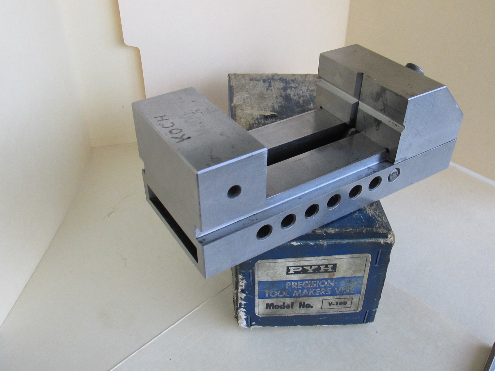 P.Y.H. (Taiwan) Model No. V-100 Precision Toolmaker’s pin-type Grinding ...