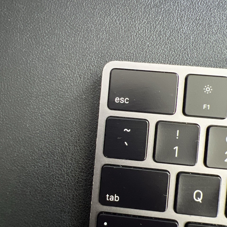 Apple Magic Keyboard Numeric Pad (A1843) QWERTY UK/GB Layout BLACK GREY ...