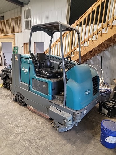 Tennant M20, Floor Sweeper Scrubber, 40", 56 Gallon, Propane, Ride On ...