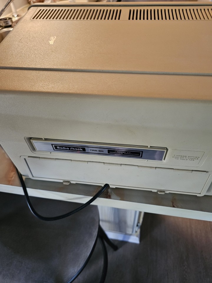 Vintage Radio Shack Computer TRS-80 Model 4P 26-1080A Powers on Pick Up ...
