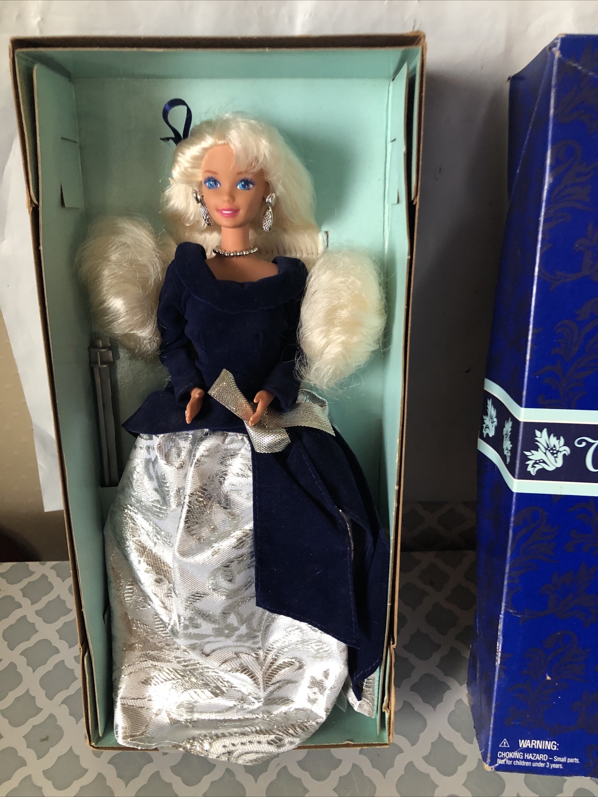 1995 WINTER VELVET BARBIE AVON EXCLUSIVE 1ST IN SERIES MATTEL 15571 | eBay