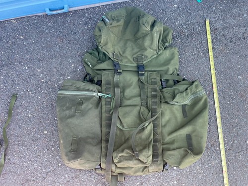 British Long Back Bergen 1980s OD Green w side pouches and yoke ...