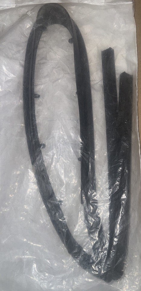 2019-2023 JEEP CHEROKEE HOOD TO GRILLE SEAL MOPAR GENUINE 68486195AA ...