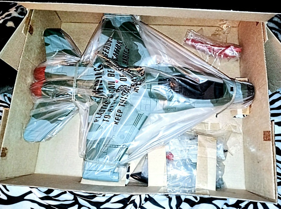 RARE Toy - 1999 Battlefield Earth FA-18 Strike Jet & JET Patch | eBay