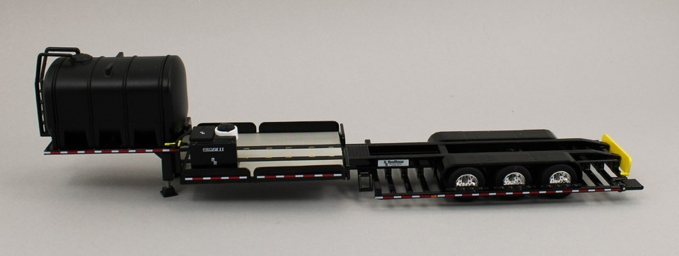 NEW Diecast Masters 1:64 *ROADRUNNER* Model 4000 Sprayer Transport ...
