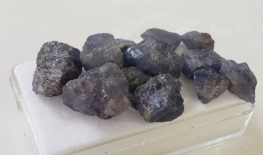 Rare 12 Piece 87.25Ct. Natural Tanzanian Tanzanite Color-Changing Blue ...