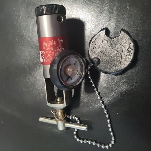 Luxfer DAN Jumbo D Cylinder (Green Shoulder) With O2 Oxygen Regulator ...