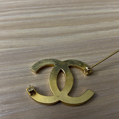 Vintage Chanel Employee Brooch Pin CC Logo gold tone 1998 | eBay