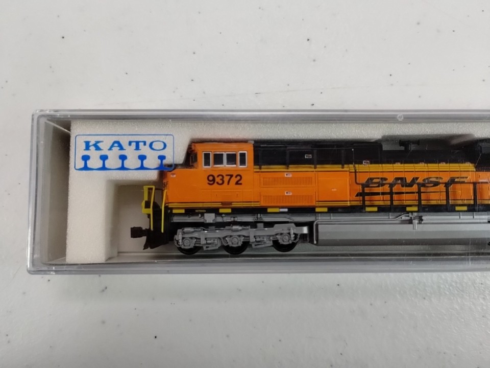 KATO N Scale BNSF Railway #9372 SD70ACe Diesel Engine 176-8418 DC DCC ...