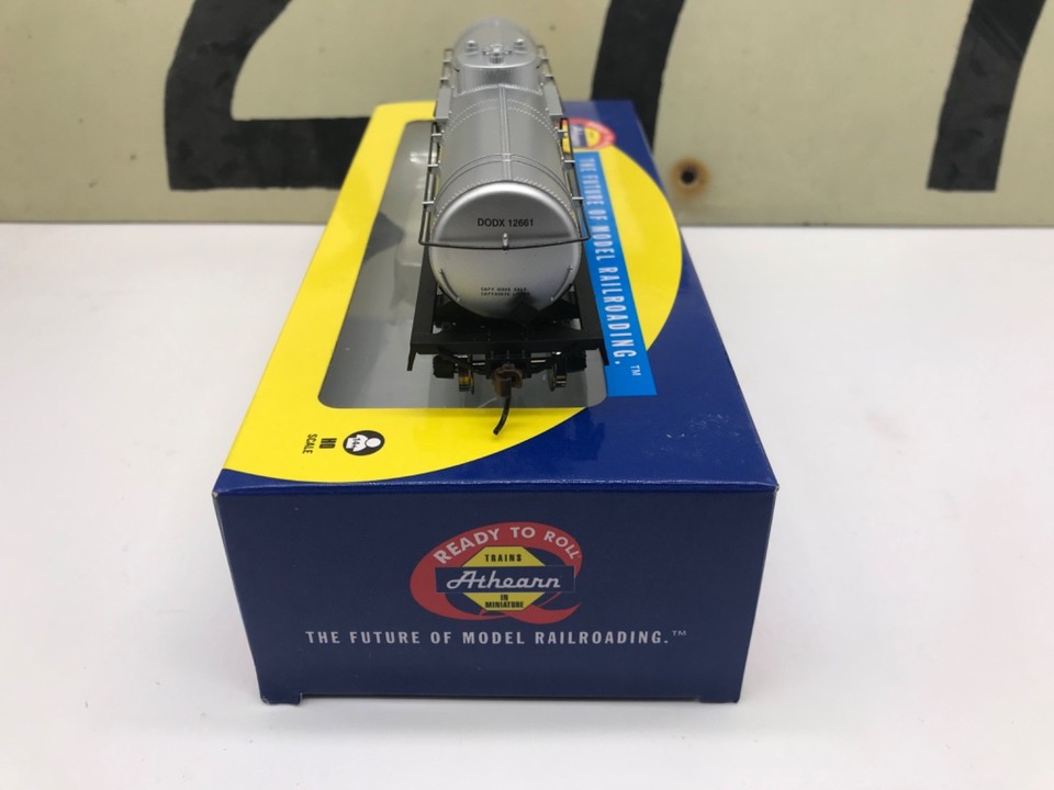 Athearn Ho Scale Department of Defense Single Dome Tank Car #12661 RTR ...