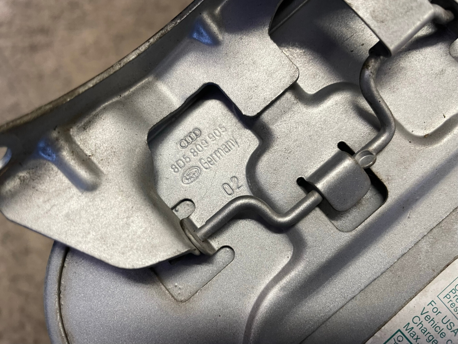 Tankklappe Audi A4 S4 B5 ALUSILBER LZ7M Tankdeckel Deckel Tank ...