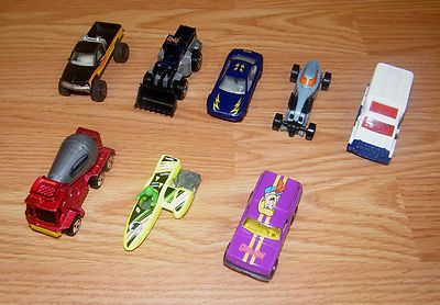 LOT OF 8 Hot Wheels, Matchbox, & Racing Champions Metal Toy Cars **READ ...