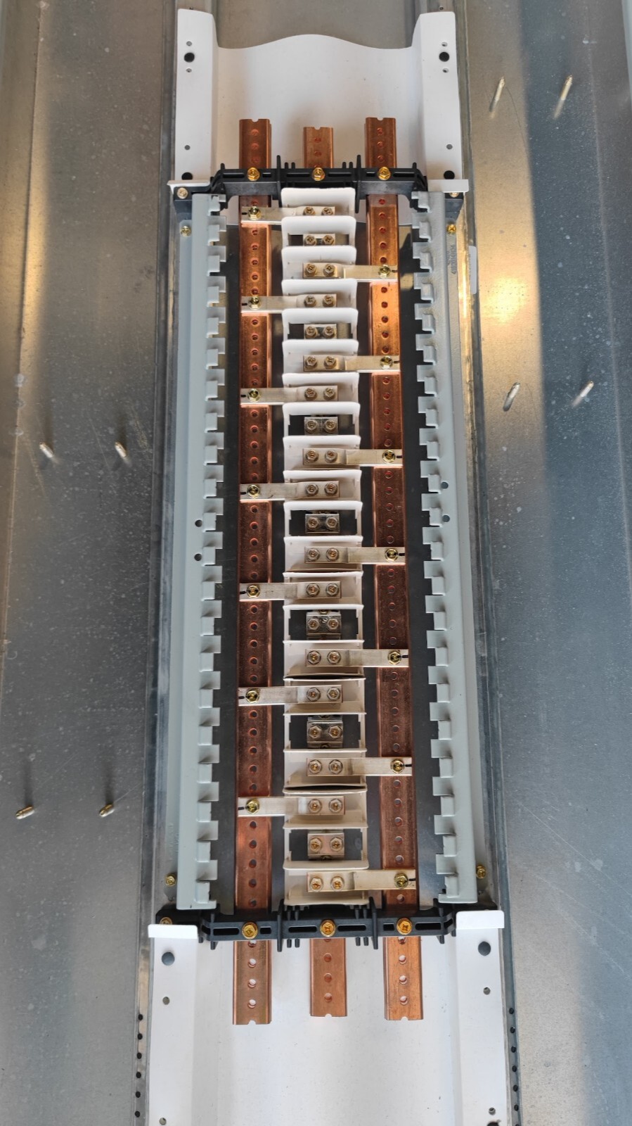 EATON PRL1x 400 AMP 208/120V 3PH 4W 42 Circuits Panelboard NEMA 1 CU | eBay