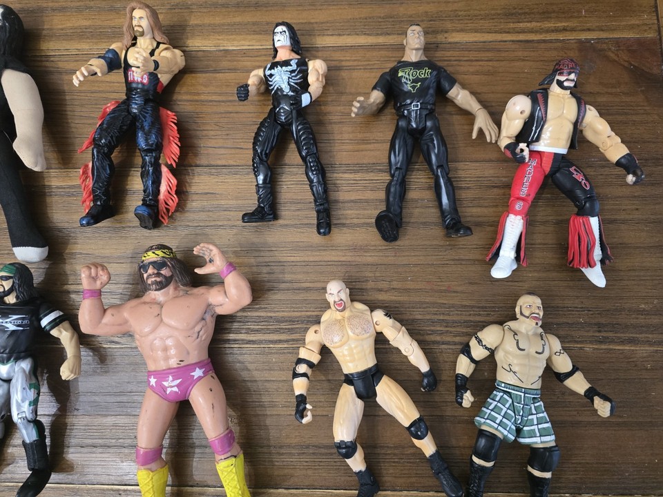 WWE Wrestling Action Figures Many, Plus a Box Of Broken Ones | eBay
