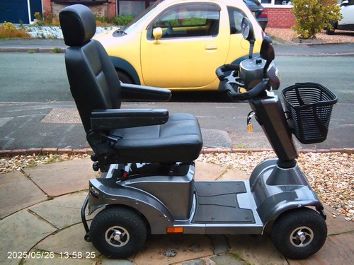 STERLING S425 8mph MOBILITY SCOOTER. BODYWORK DAMAGE FREE DELIVERY TO ...
