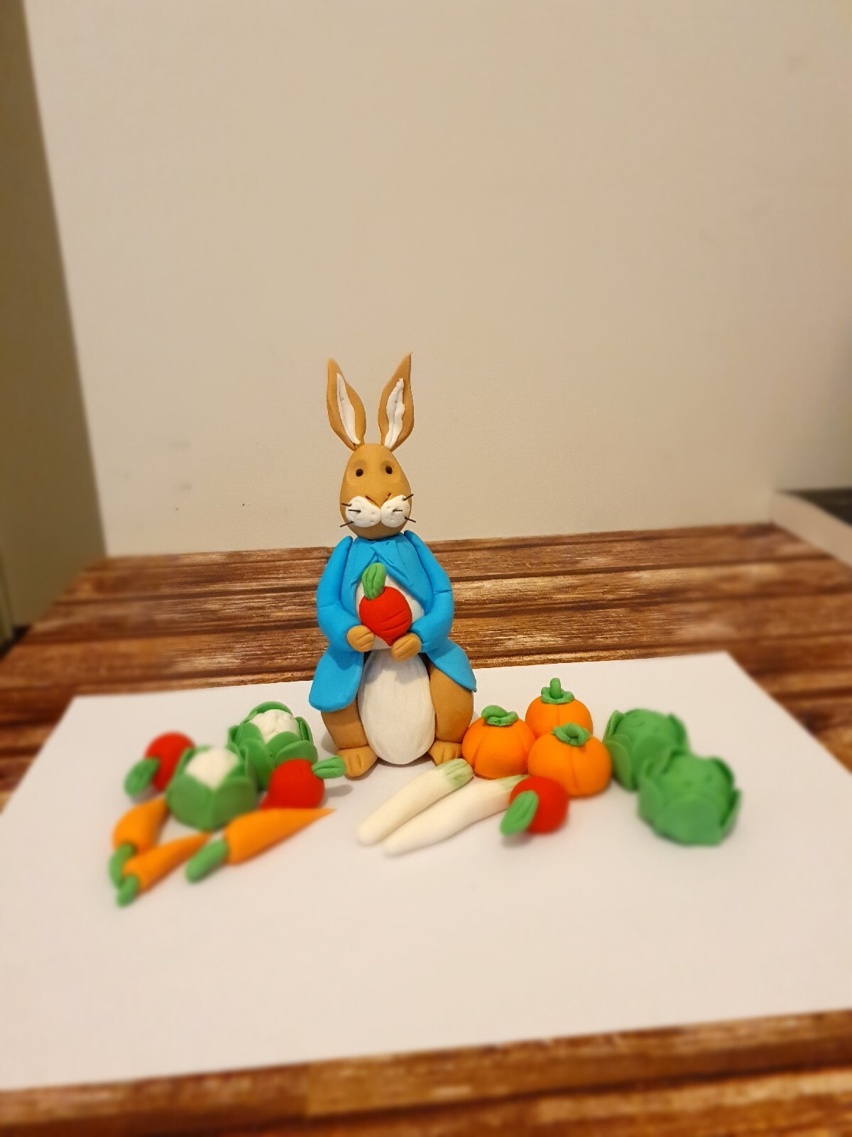 Peter Rabbit Cake Topper Fondant Figurine/gumpaste and 12x veggies ...